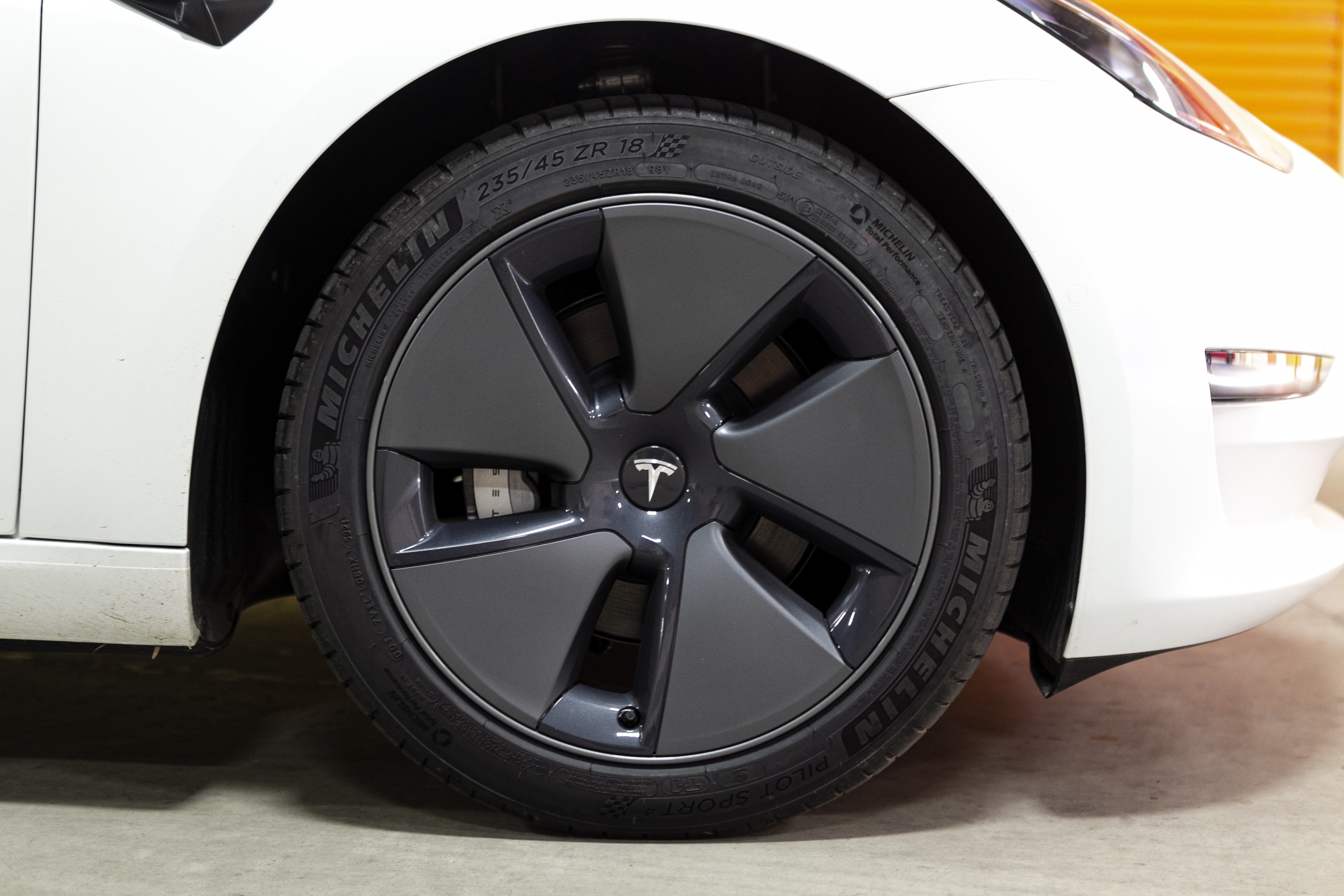 Tesla now covered by Bendix EV-Hybrid pad range | Bendix Brakes